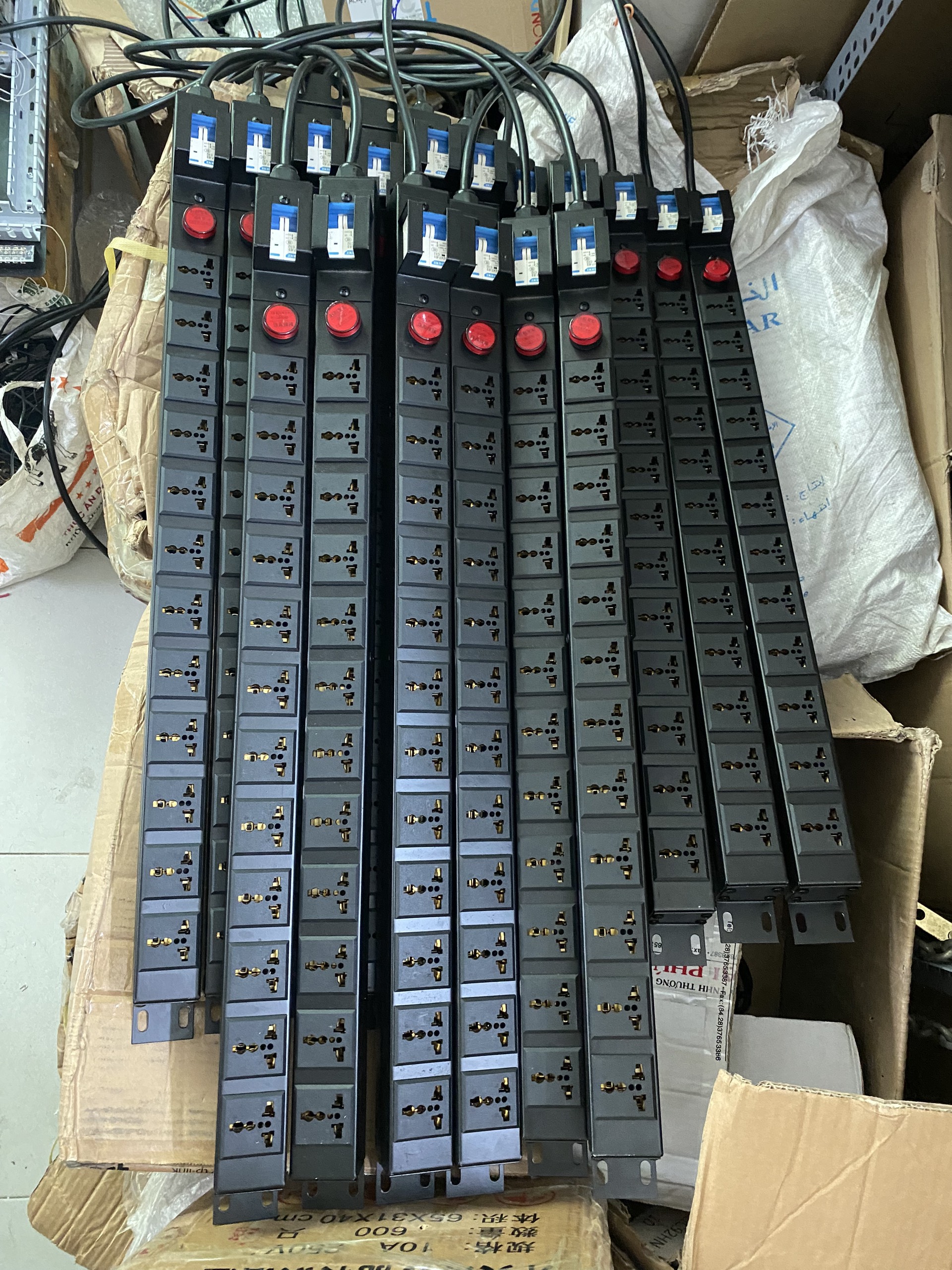 Khám Phá Ưu Và Nhược Điểm Của Các Loại Thanh Nguồn Rack PDU - Tìm Hiểu ...