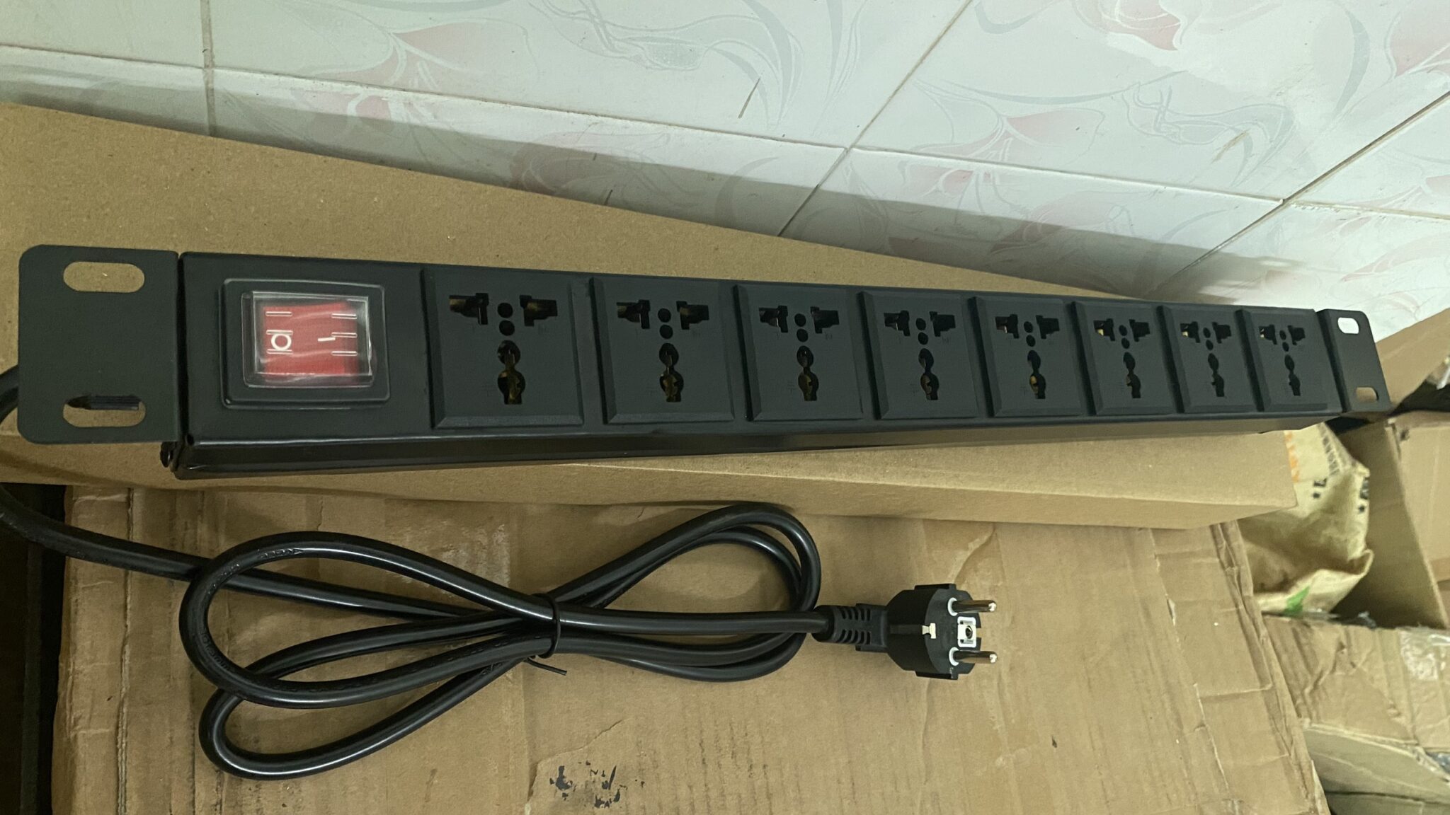 Thanh Nguồn PDU 8 Cổng Đa Năng Có Công Tắc Đèn Báo 16A - THANH NGUỒN PDU